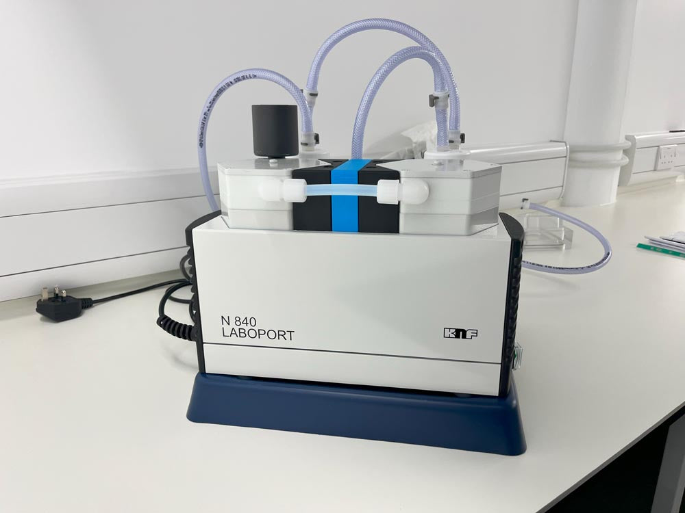 KNF Laboport N 840 Vacuum Pump Flow-Through System – supplymed.co.uk